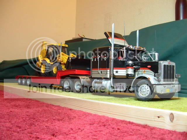 peterbilt 359 with lowboy dropdeck trailer j.c.b.load - Work In ...